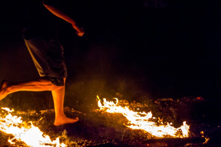 The Tony Robbins Firewalk and Historical Science Behind It